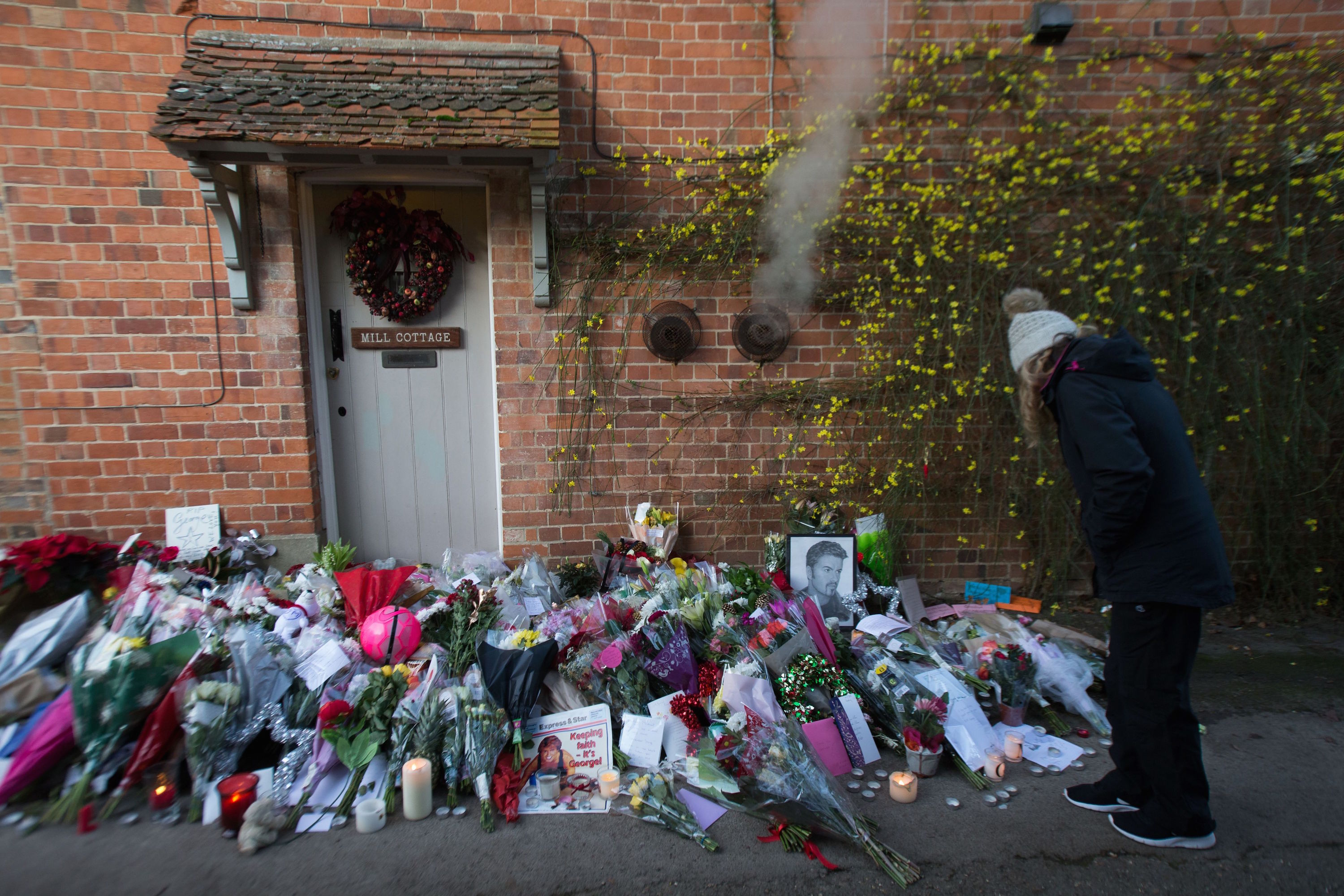 George Michael Tributes At His London And Goring Homes - George Michael ...